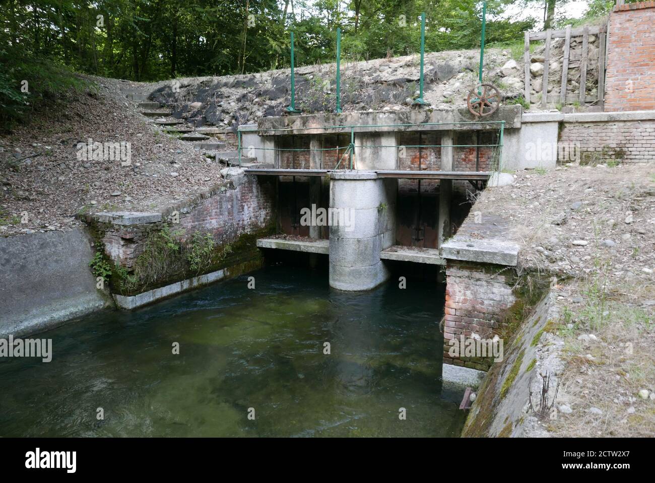 Old sluice gate hi-res stock photography and images - Alamy