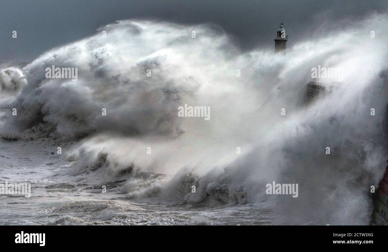 Gale force winds hit north east hi-res stock photography and images - Alamy