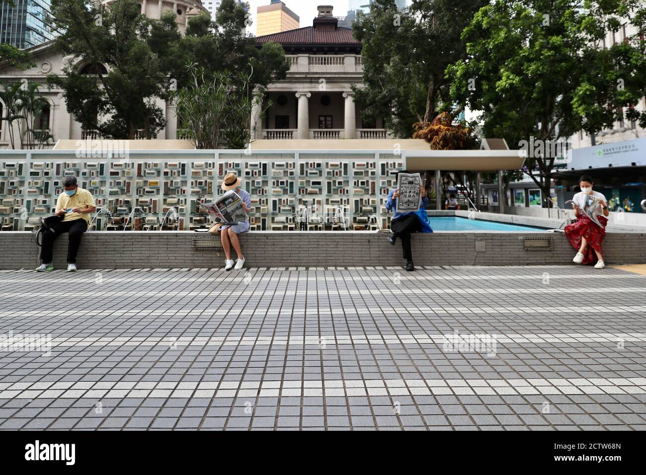 Status square hi-res stock photography and images - Alamy