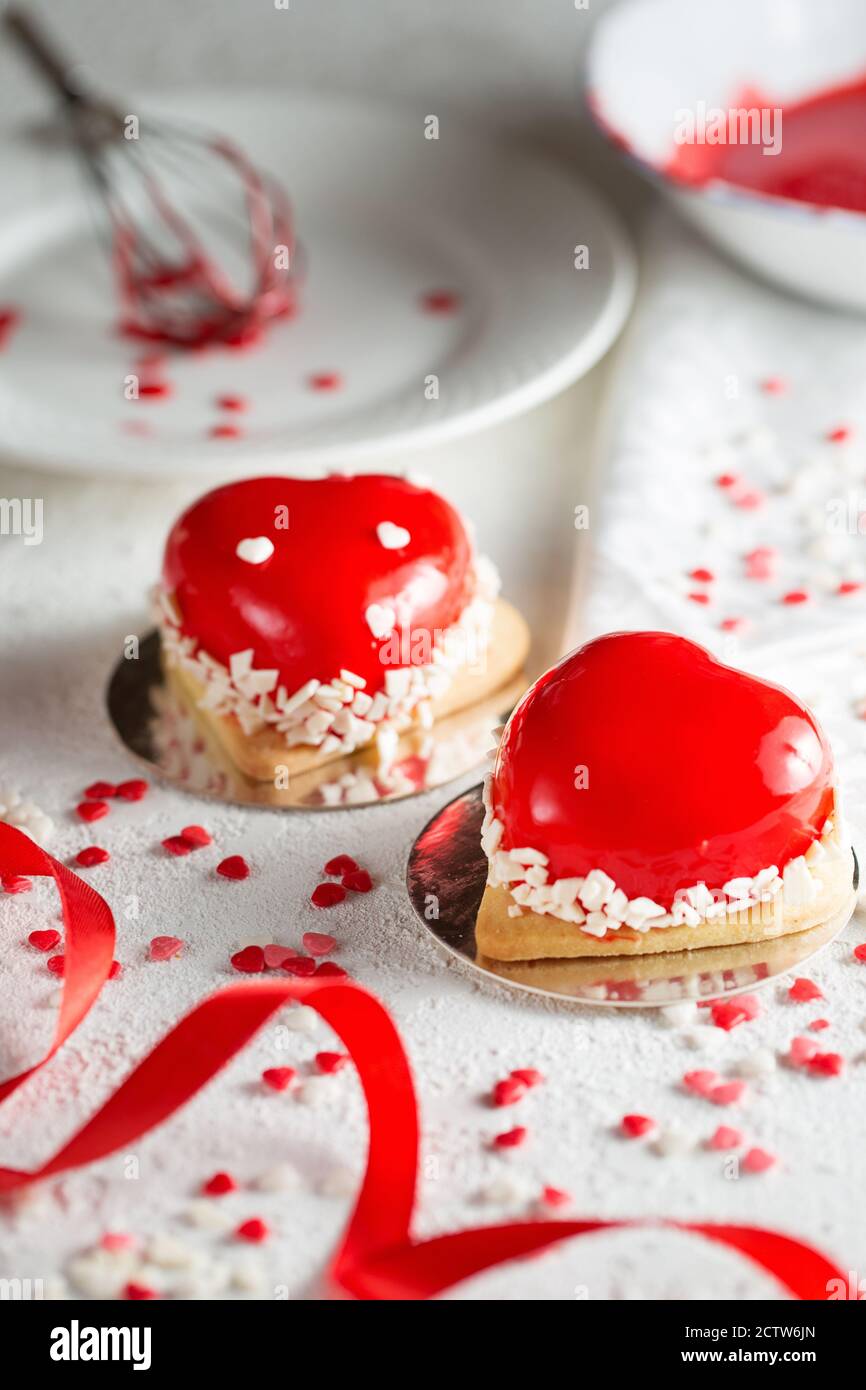 Mousse cakes in shape hi-res stock photography and images - Alamy