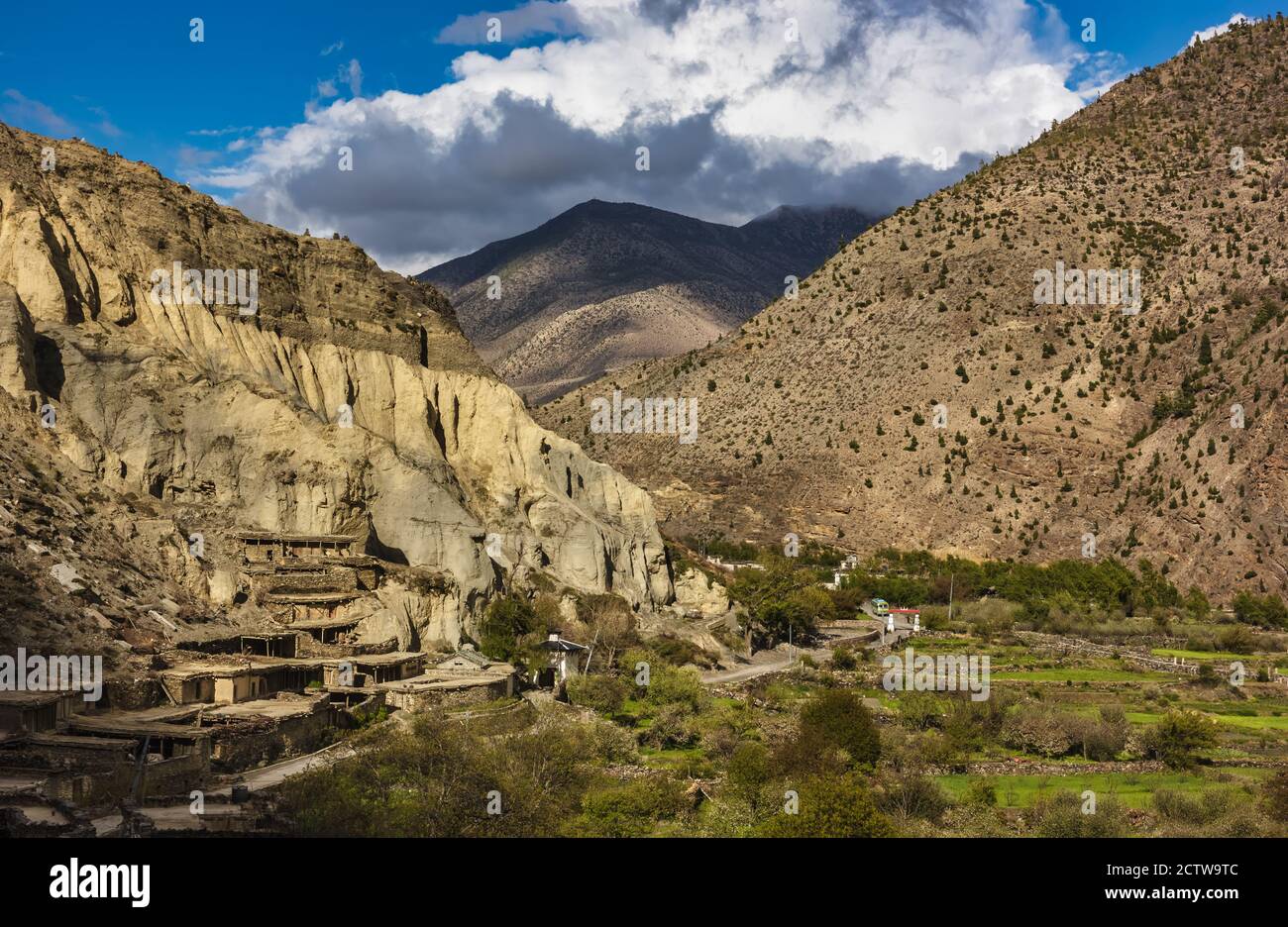 Sunny scenery of the amazing Marpha village in Nepal Stock Photo - Alamy