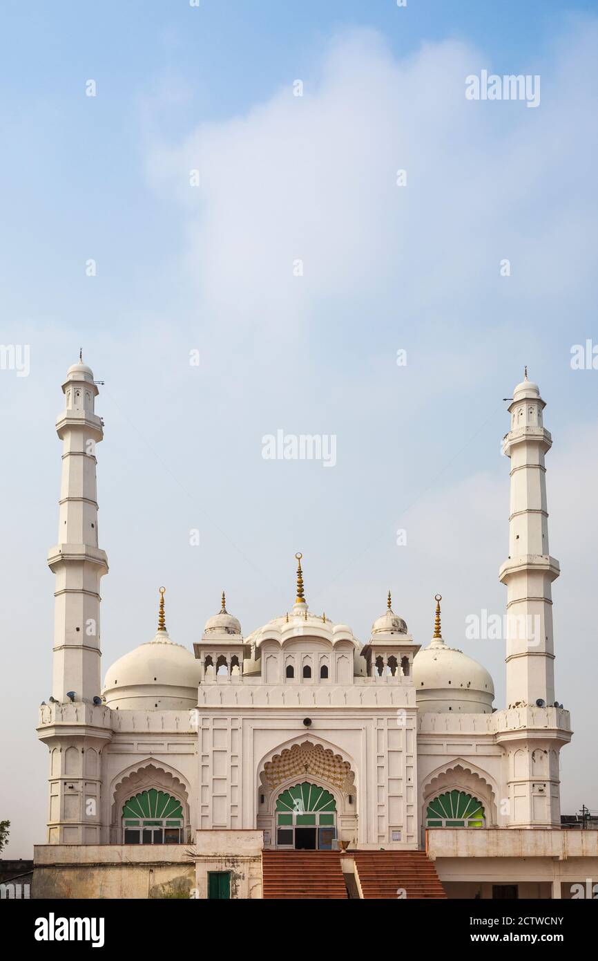 India, Uttar Pradesh, Lucknow, Teele Wali Mosque or Mosque on the Mound ...