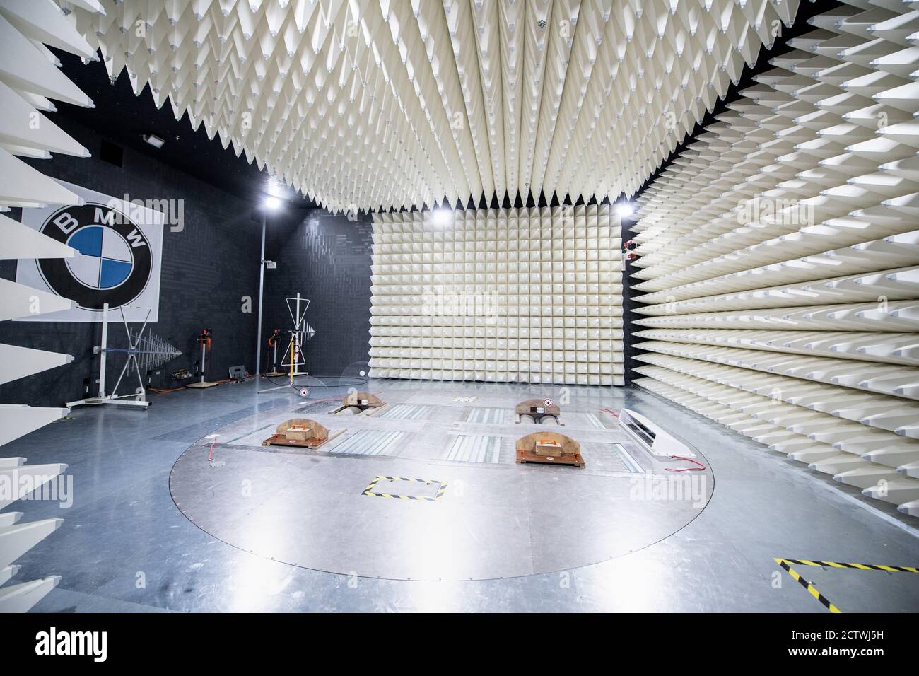 25 September 2020, Bavaria, Munich: A laboratory for research into ...