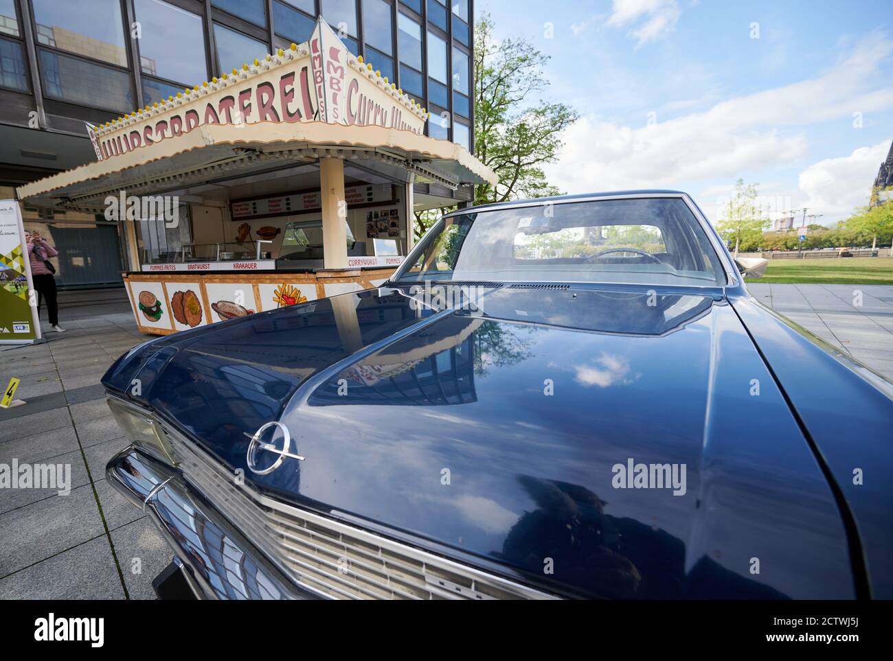 Cologne, Germany. 25th Sep, 2020. The sausage roasting company from the ...