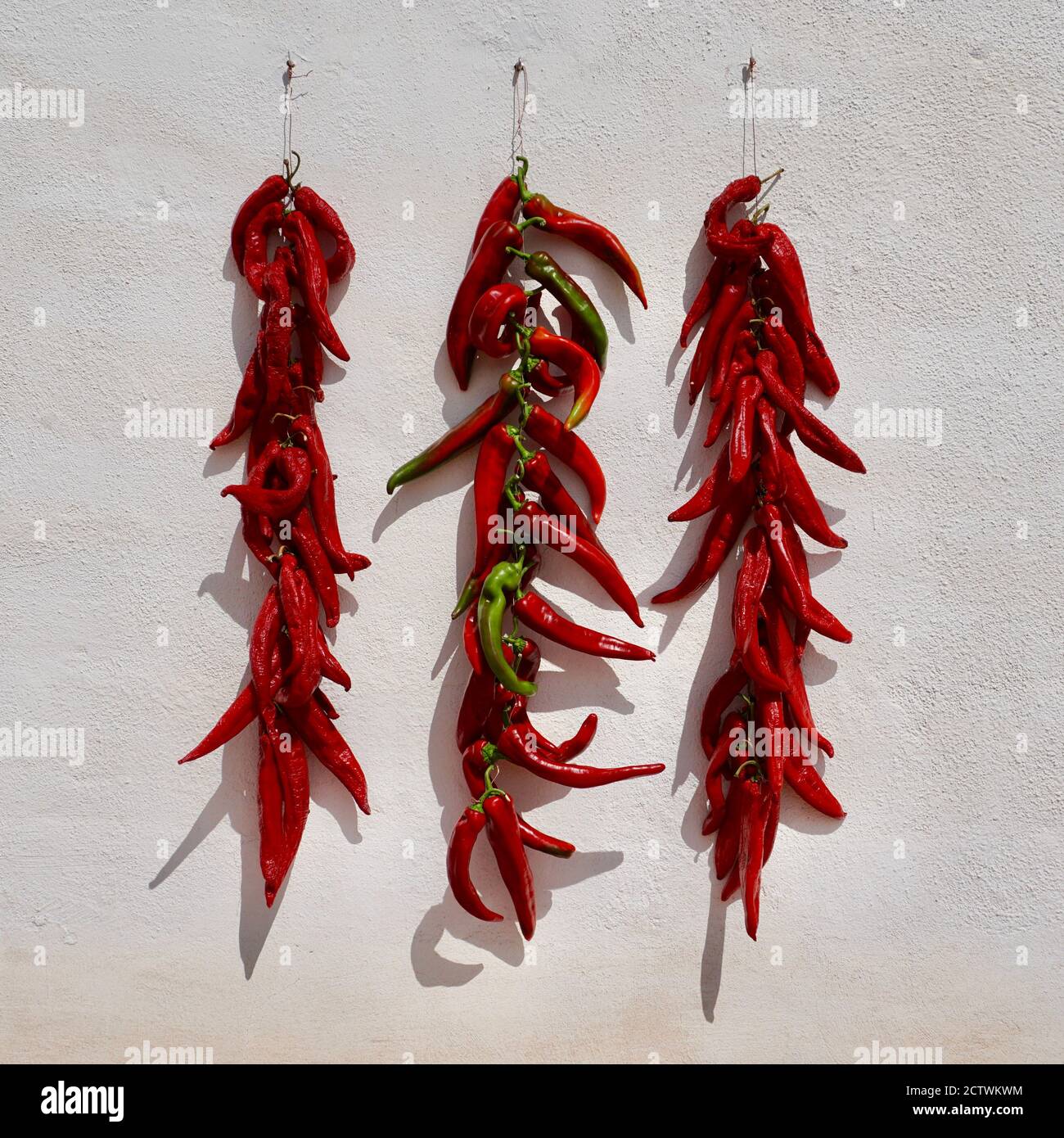 Sweet red peppers drying in the sun in Andalucía, Spain Stock Photo - Alamy