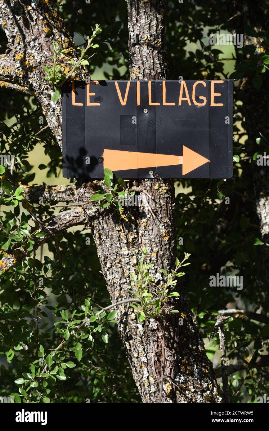 French village sign hi-res stock photography and images - Alamy