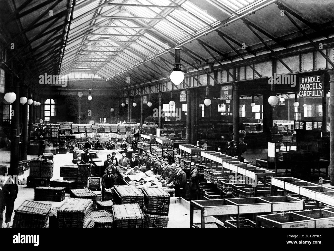 GPO sorting office (Mount Pleasant, LONDON) 1912 Stock Photo - Alamy