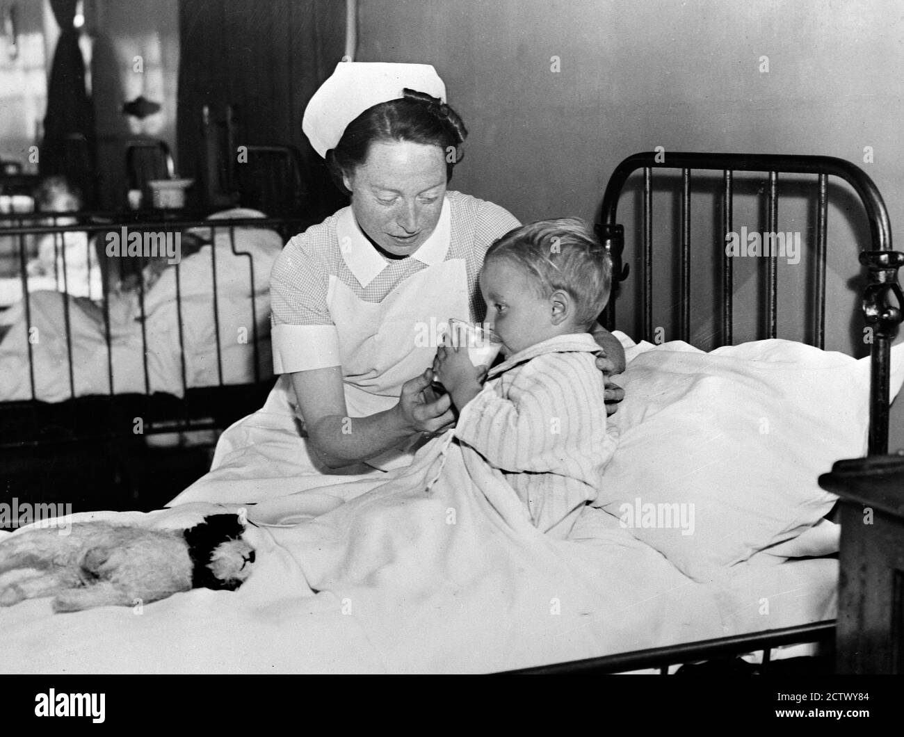 Nurse bed Black and White Stock Photos & Images - Alamy