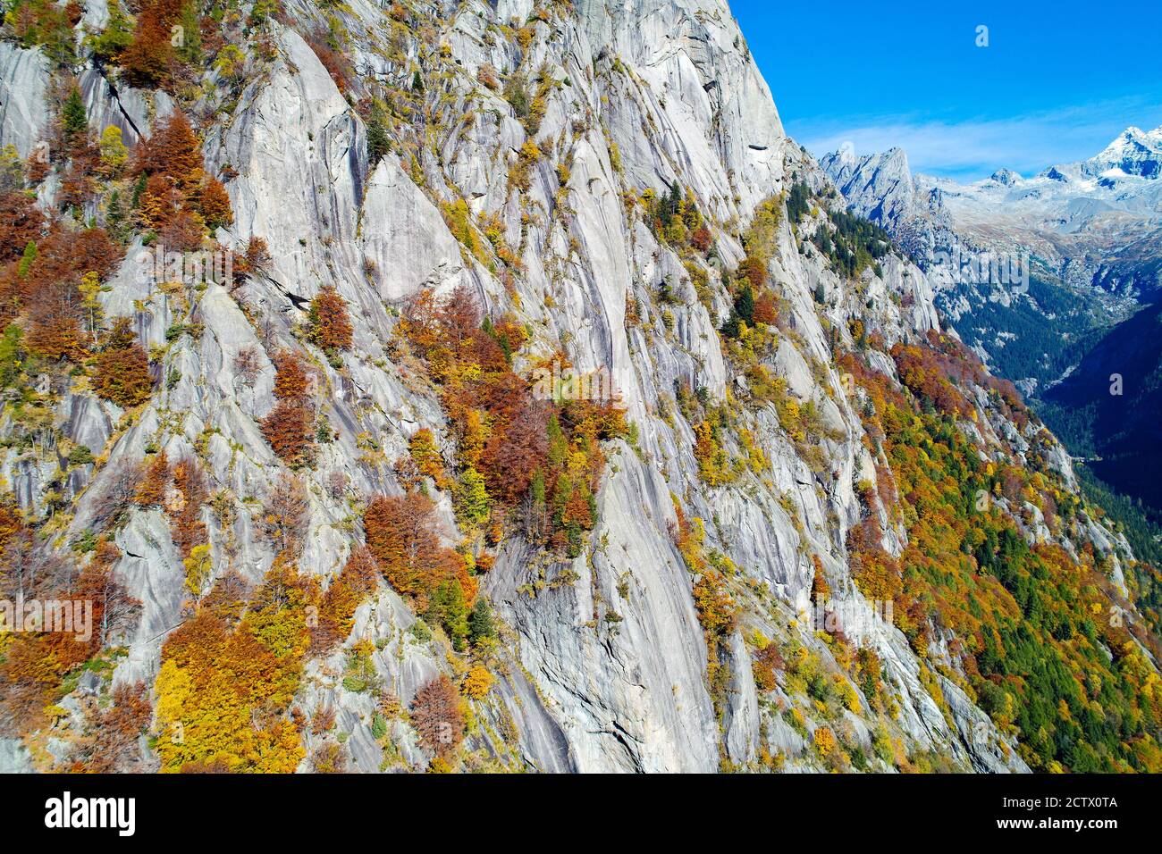 Val di Mello - Valmasino (IT) - Autumnal aerial view Stock Photo - Alamy