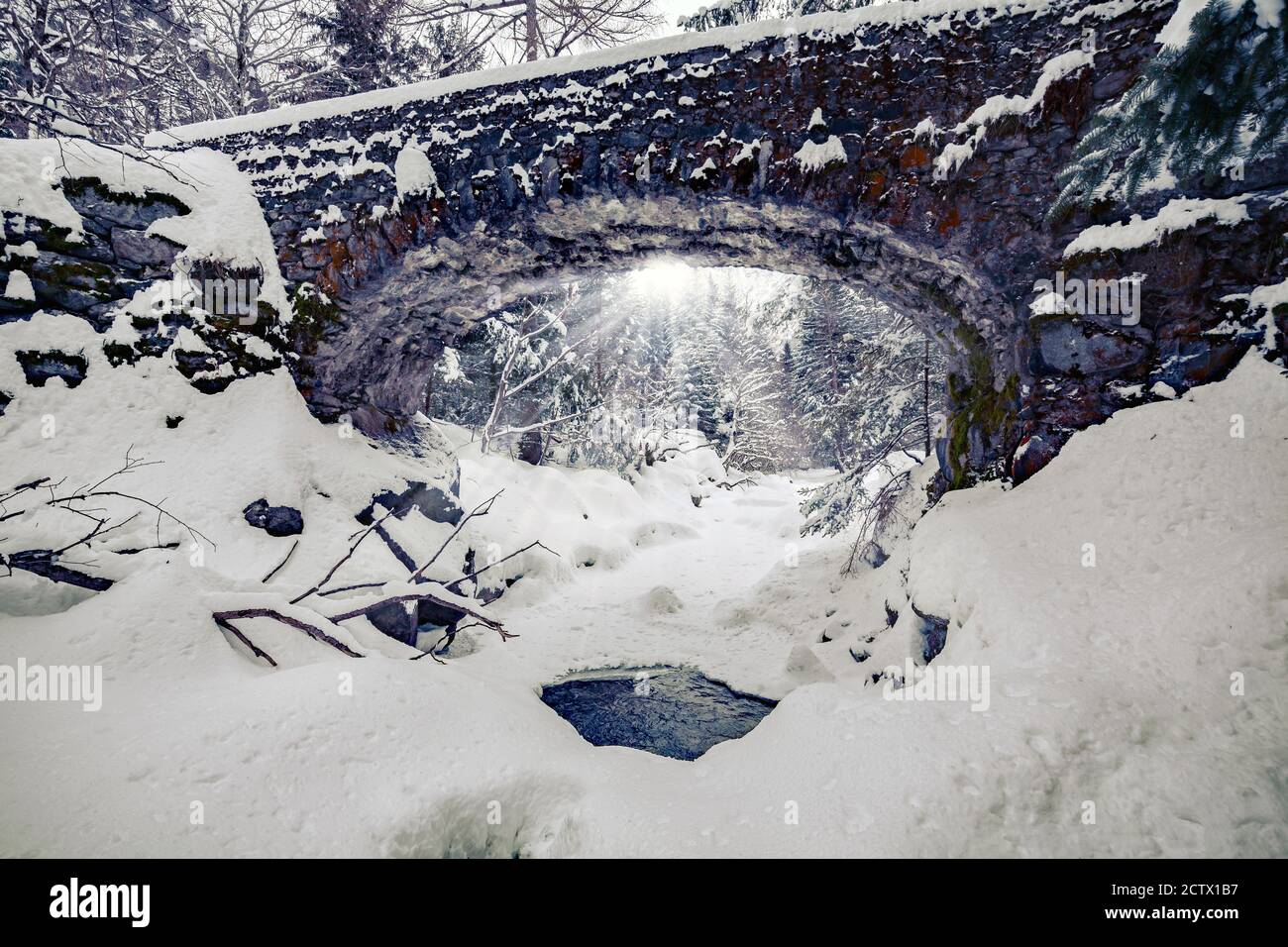Snowfall at bridge hi-res stock photography and images - Alamy