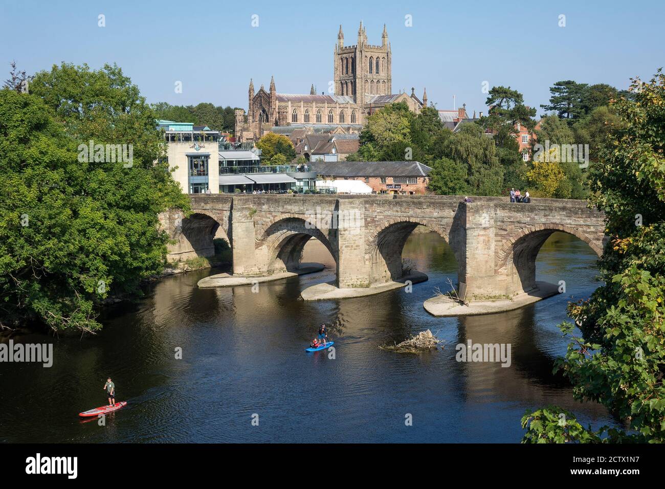 England, Herefordshire, Hereford, cathedral, old bridge & river Wye ...