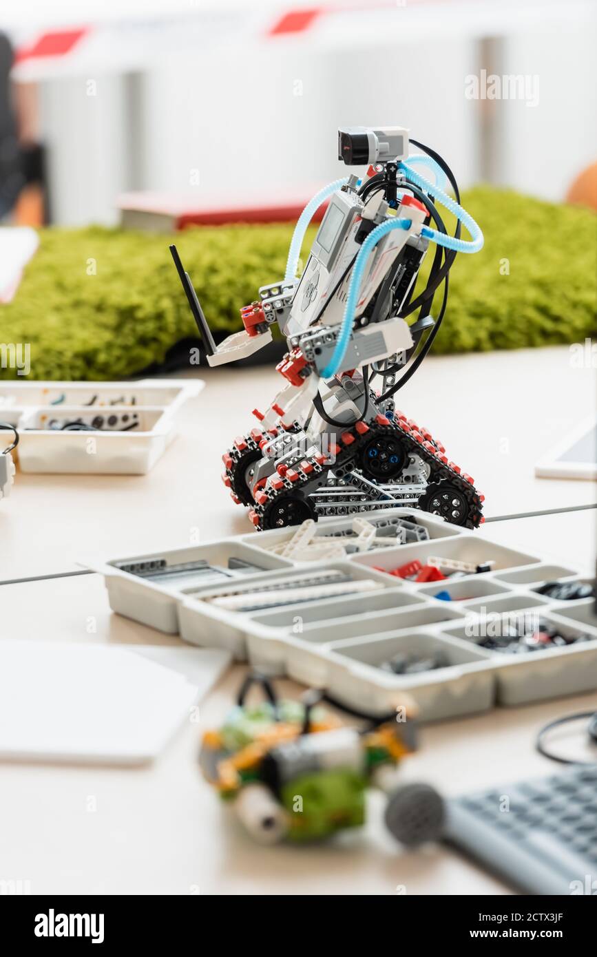 Table robots hi-res stock photography and images - Alamy