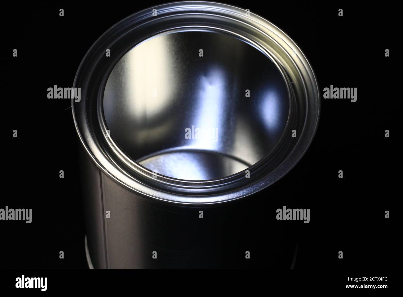 Empty paint can Stock Photo - Alamy