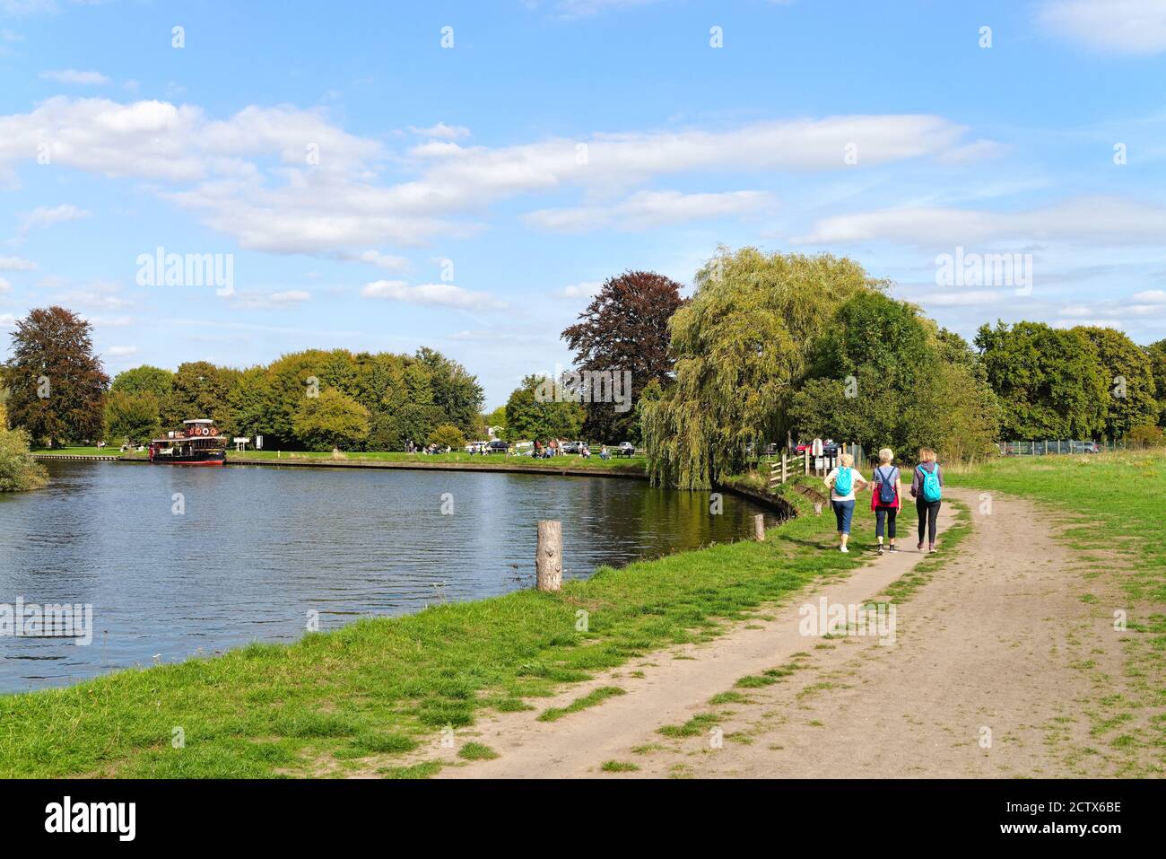 Summer thames hi-res stock photography and images - Alamy