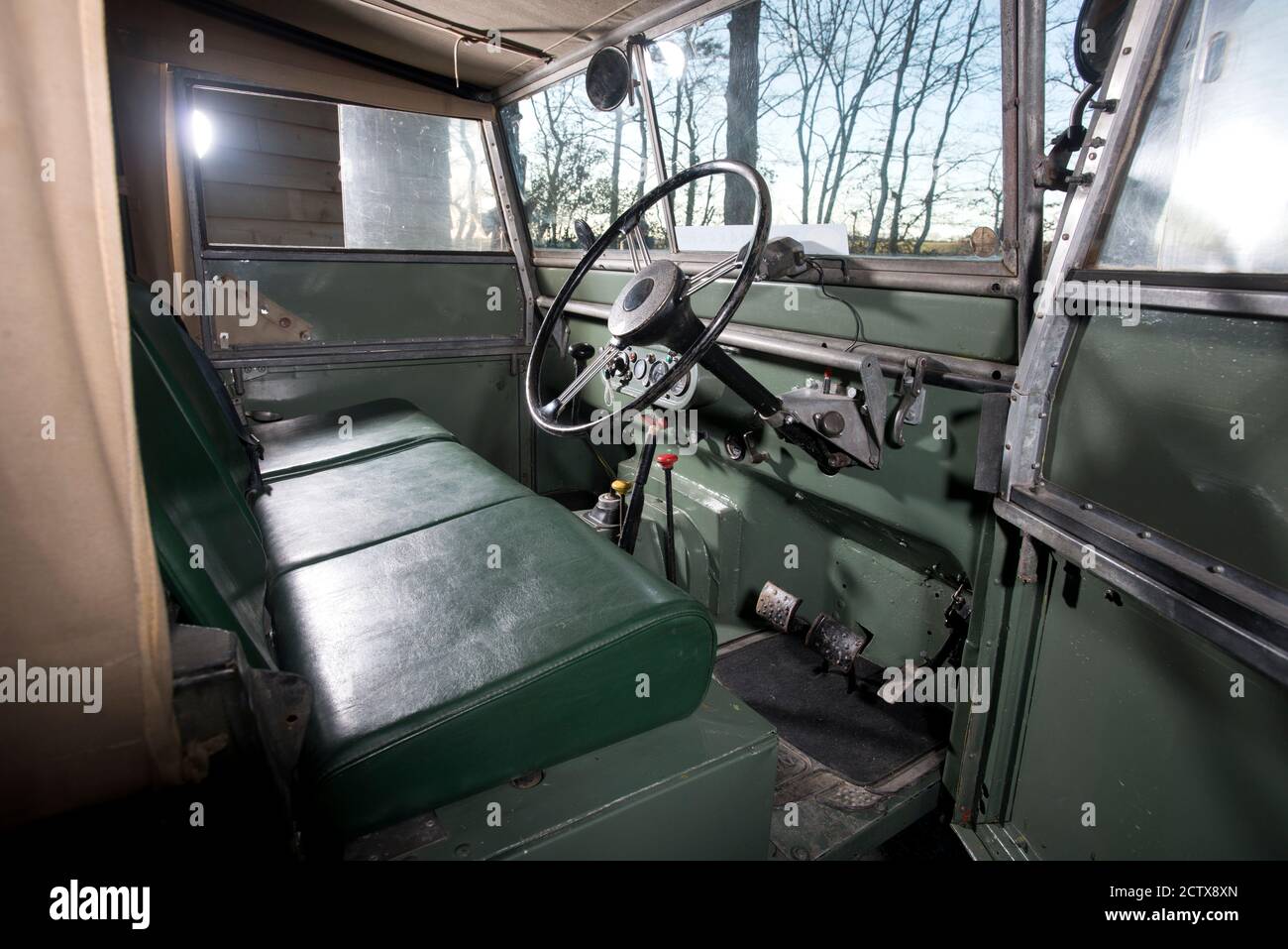 Rover v8 engine hi-res stock photography and images - Alamy