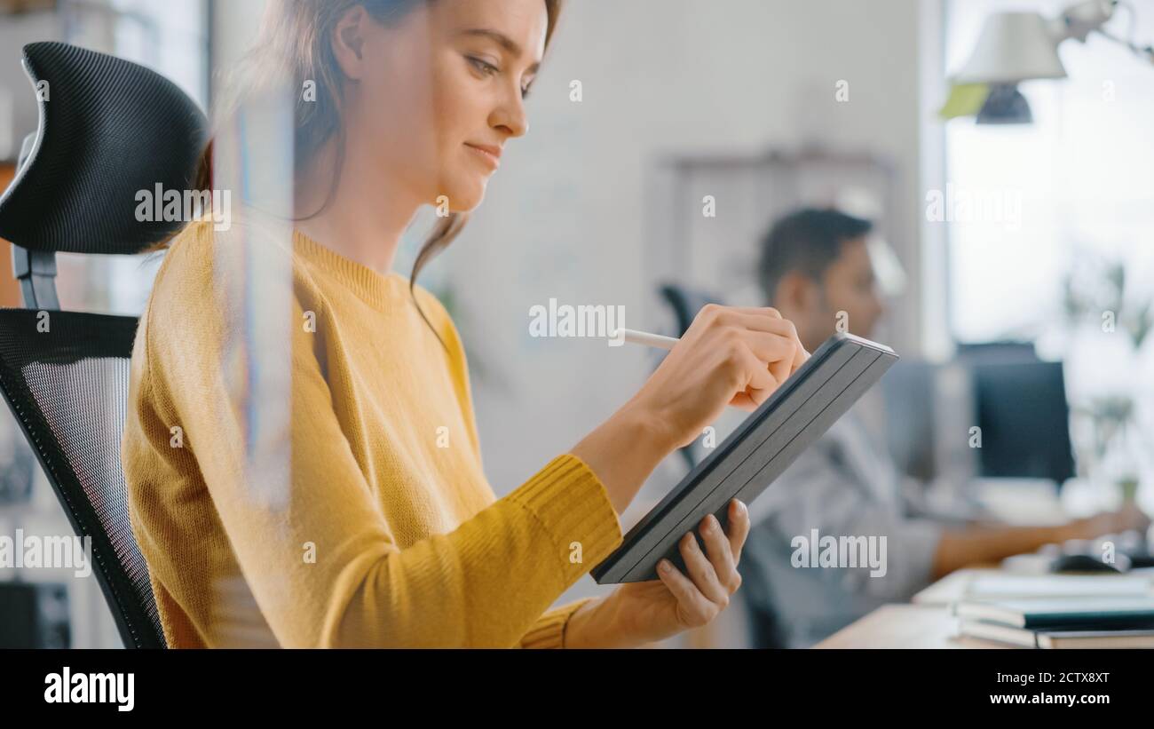 Creator hands drawing graphic tablet hi-res stock photography and ...