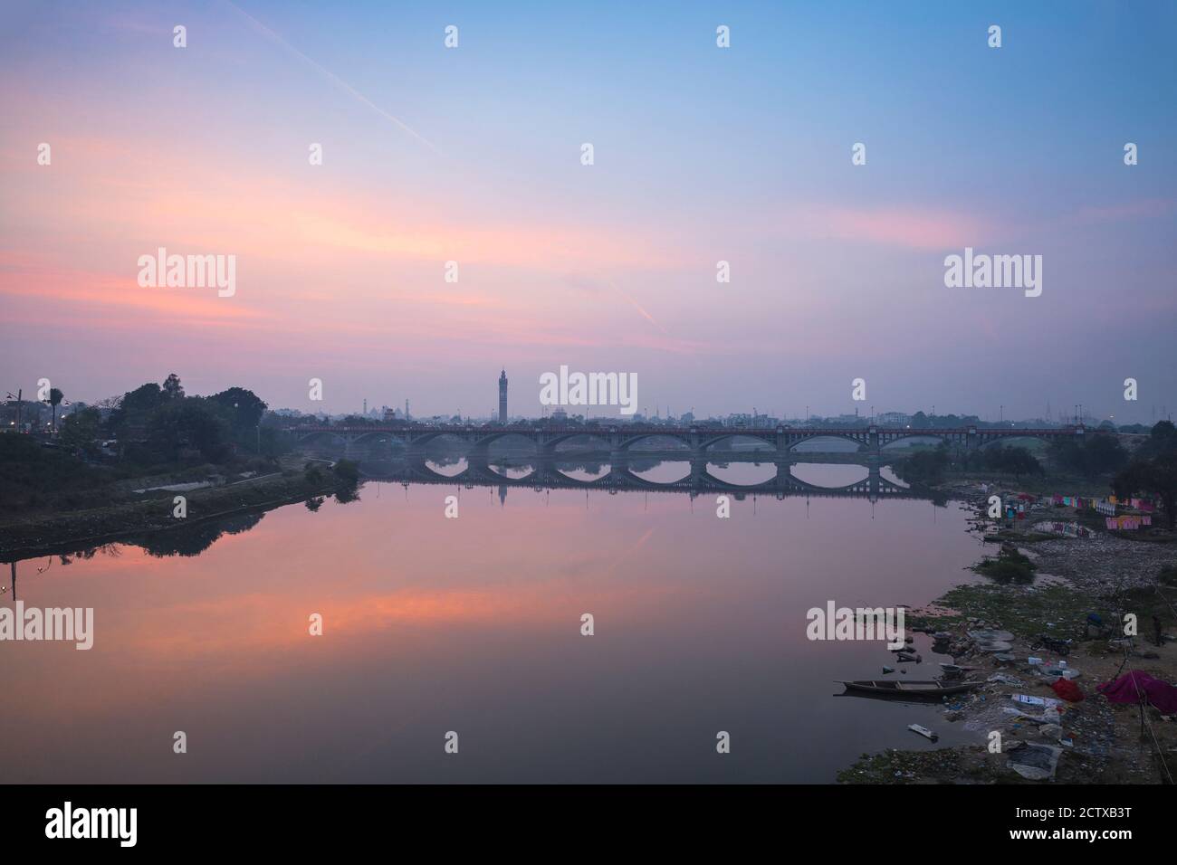 Lucknow ghat hi-res stock photography and images - Alamy