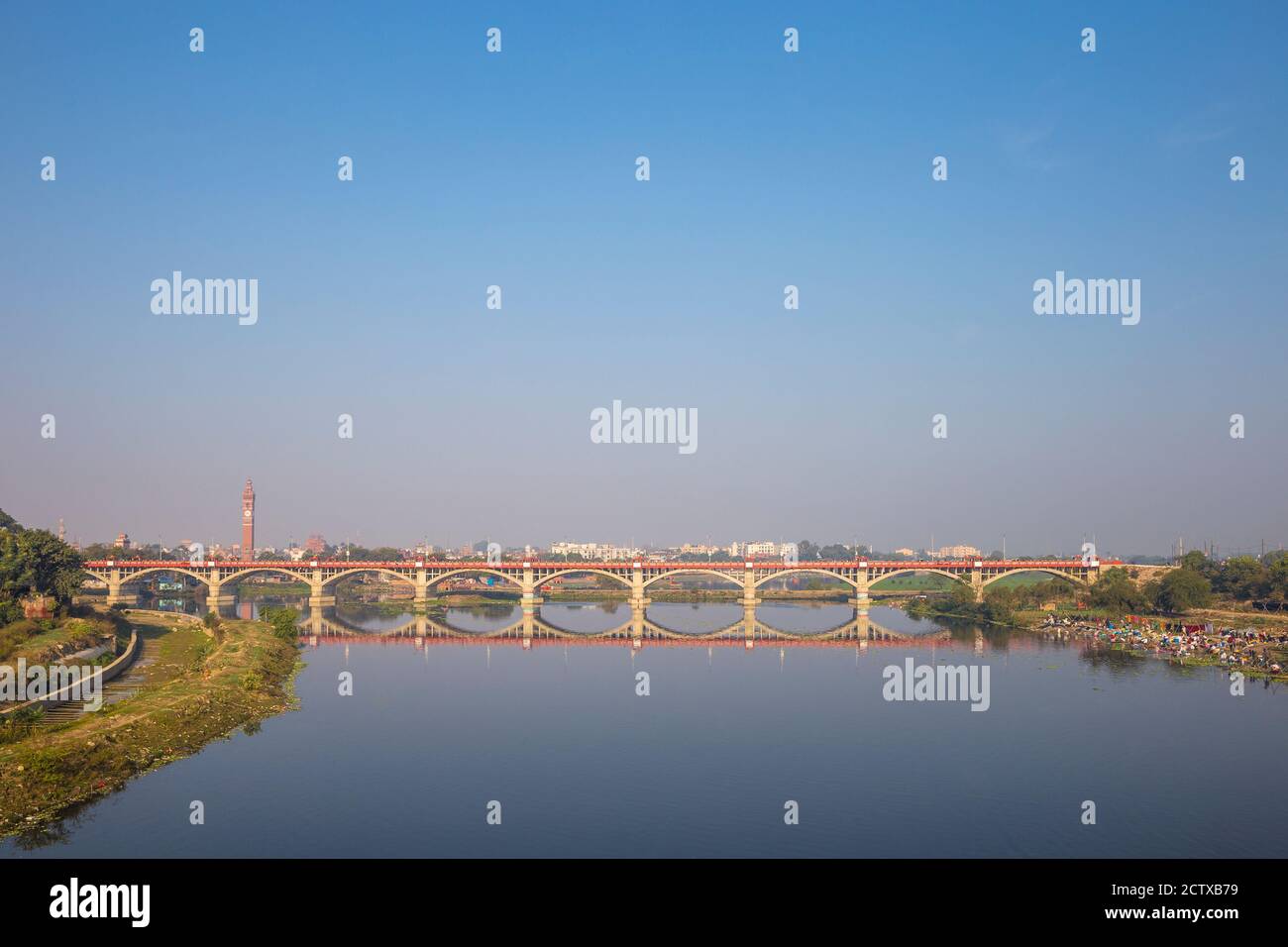 India, Uttar Pradesh, Lucknow, Bridge over Gomti River Stock Photo - Alamy
