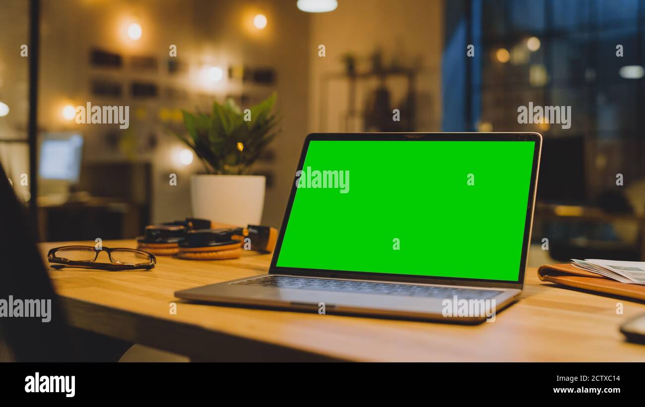 Mock up green screen stanting hi-res stock photography and images - Alamy