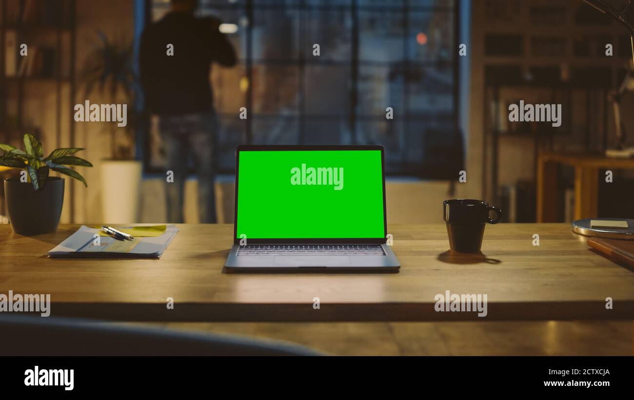 Desktop Computer with Mock-up Green Screen Standing on the Wooden Desk ...