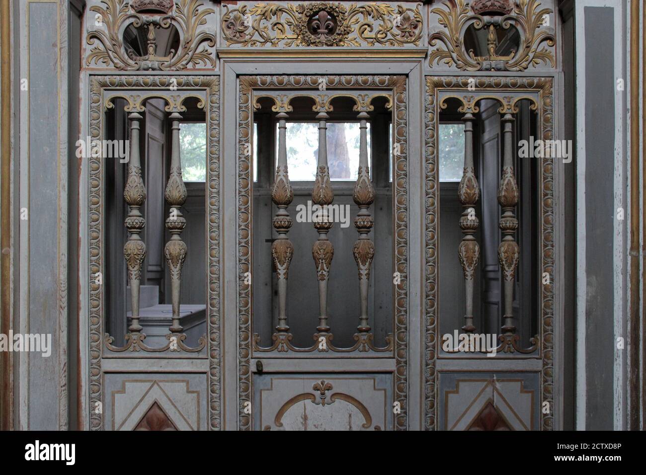 trinity chapel in the castle of fontainebleau (france Stock Photo - Alamy