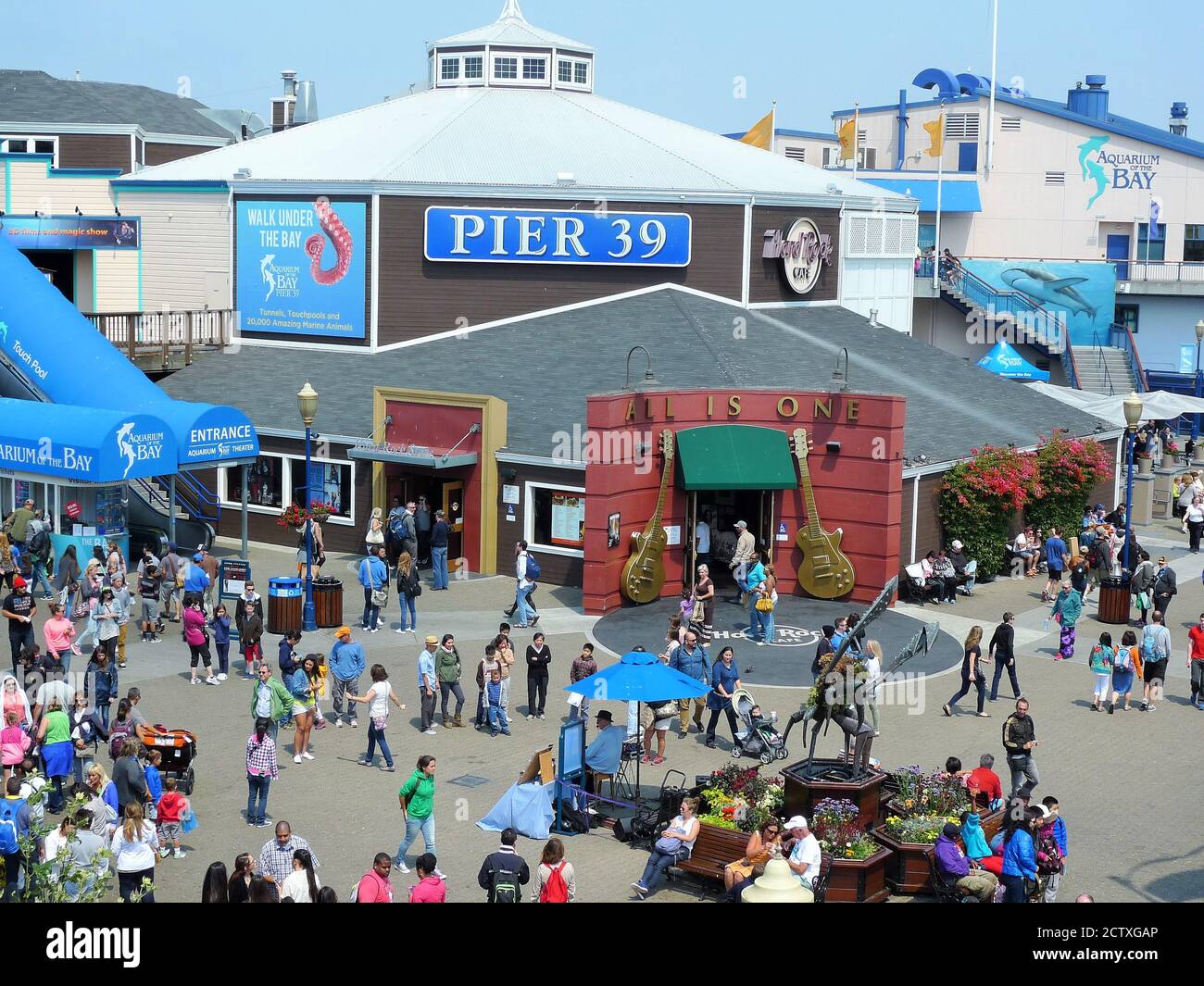 Pier 39 logo hi-res stock photography and images - Alamy