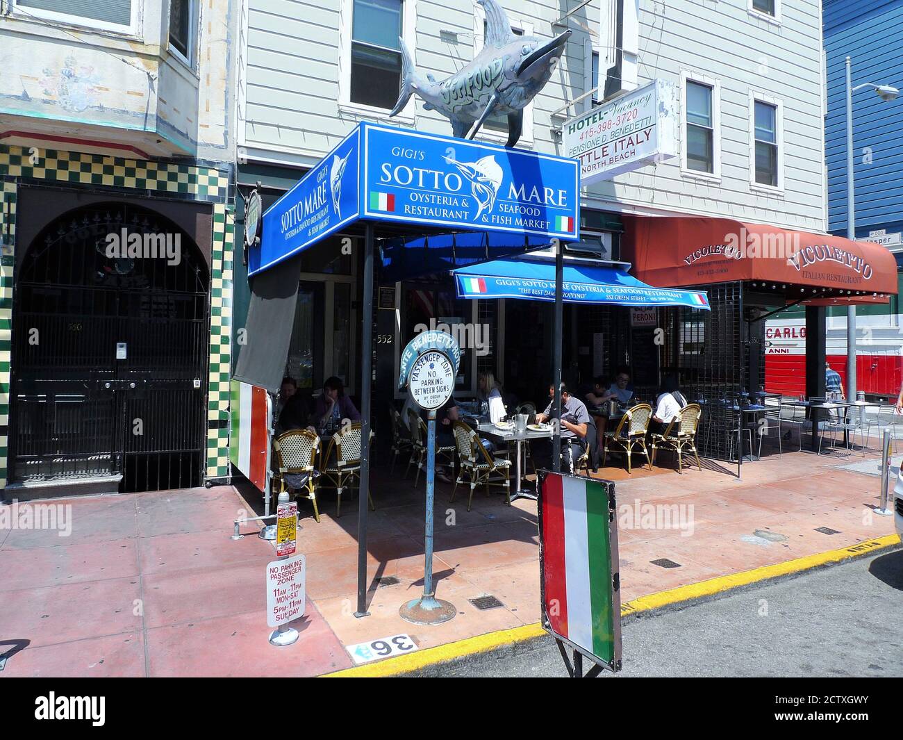 THE ENTRANCE TO ONE THE MANY ITALIAN RESTAURANTS THROUGHOUT THE CITY ...