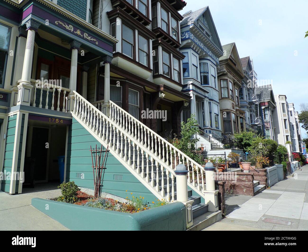 A STREET WITH FAMOUS VICTORIAN HOUSES BUILT BETWEEN 1837 AND 1901 Stock ...