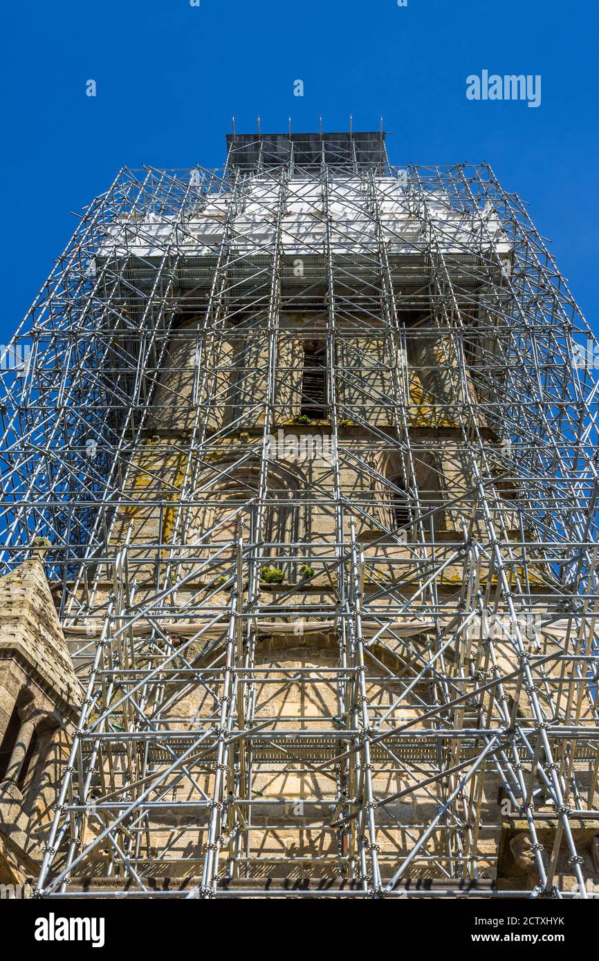 60m high Notre Dame church tower covered in scaffolding - La ...