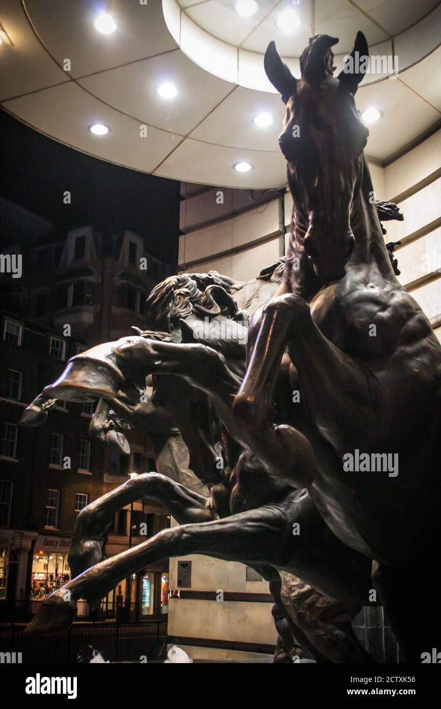 Bronze sculputre hi-res stock photography and images - Alamy