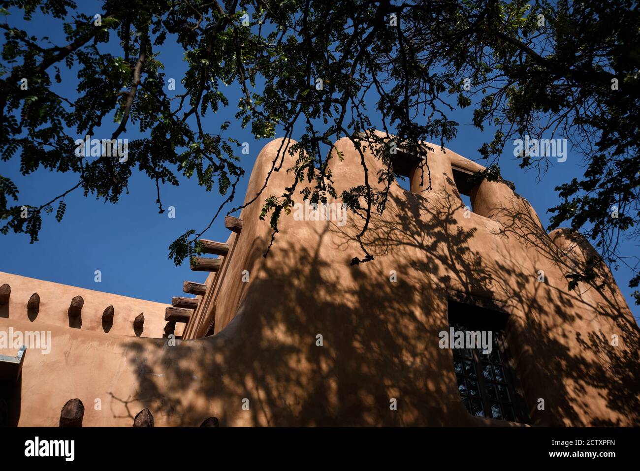 This historic adobe New Mexico Museum of Art in Santa Fe, New Mexico ...