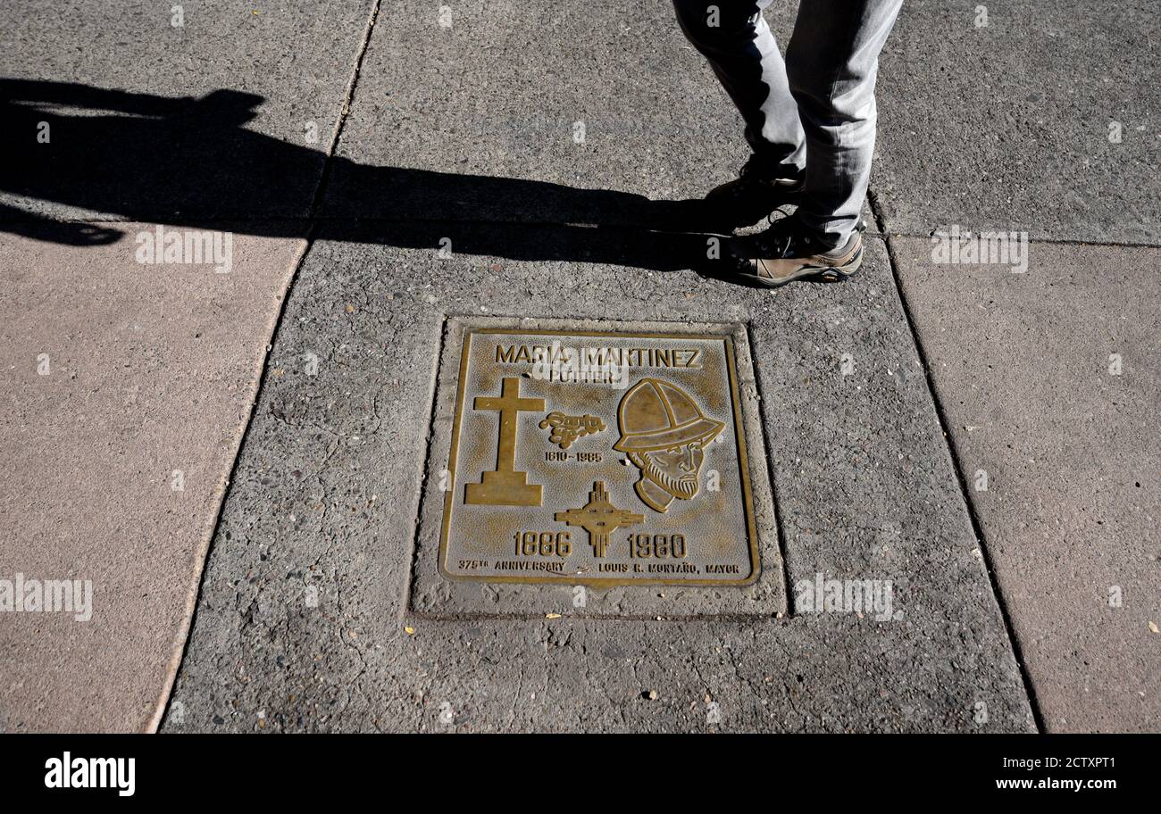 Maria martinez potter hi-res stock photography and images - Alamy