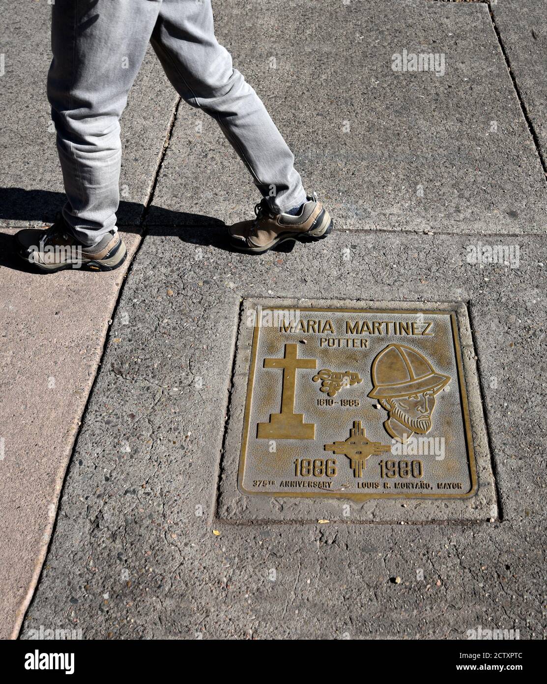 Maria martinez potter hi-res stock photography and images - Alamy