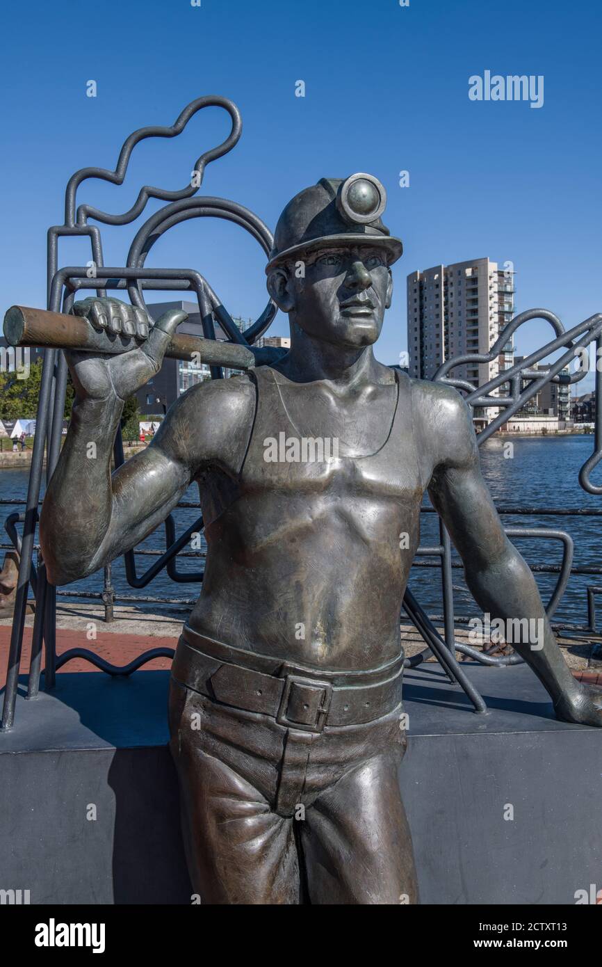 Coal miner statue hi-res stock photography and images - Alamy