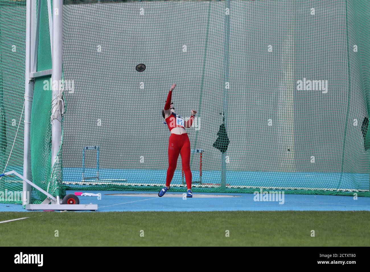 Girl discus hi-res stock photography and images - Alamy