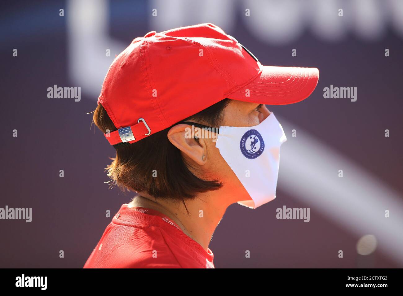 Corona and mask hi-res stock photography and images - Alamy