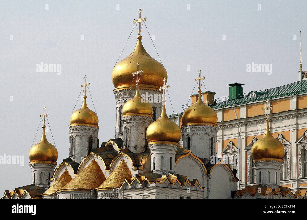 Golden onion domes of the Cathedral of the Annunciation in the Kremlin ...