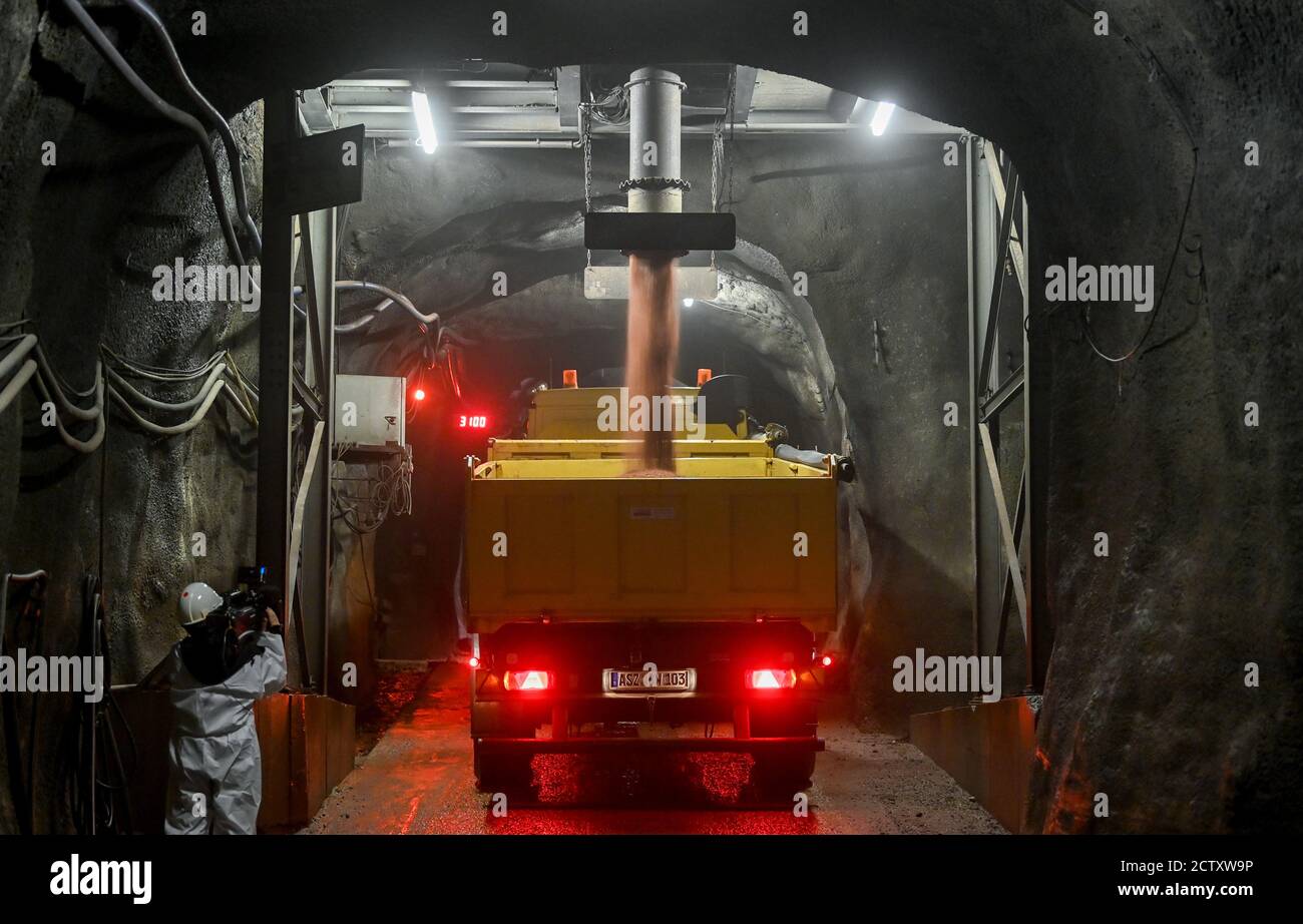 Truck loaded mine underground hi-res stock photography and images - Alamy
