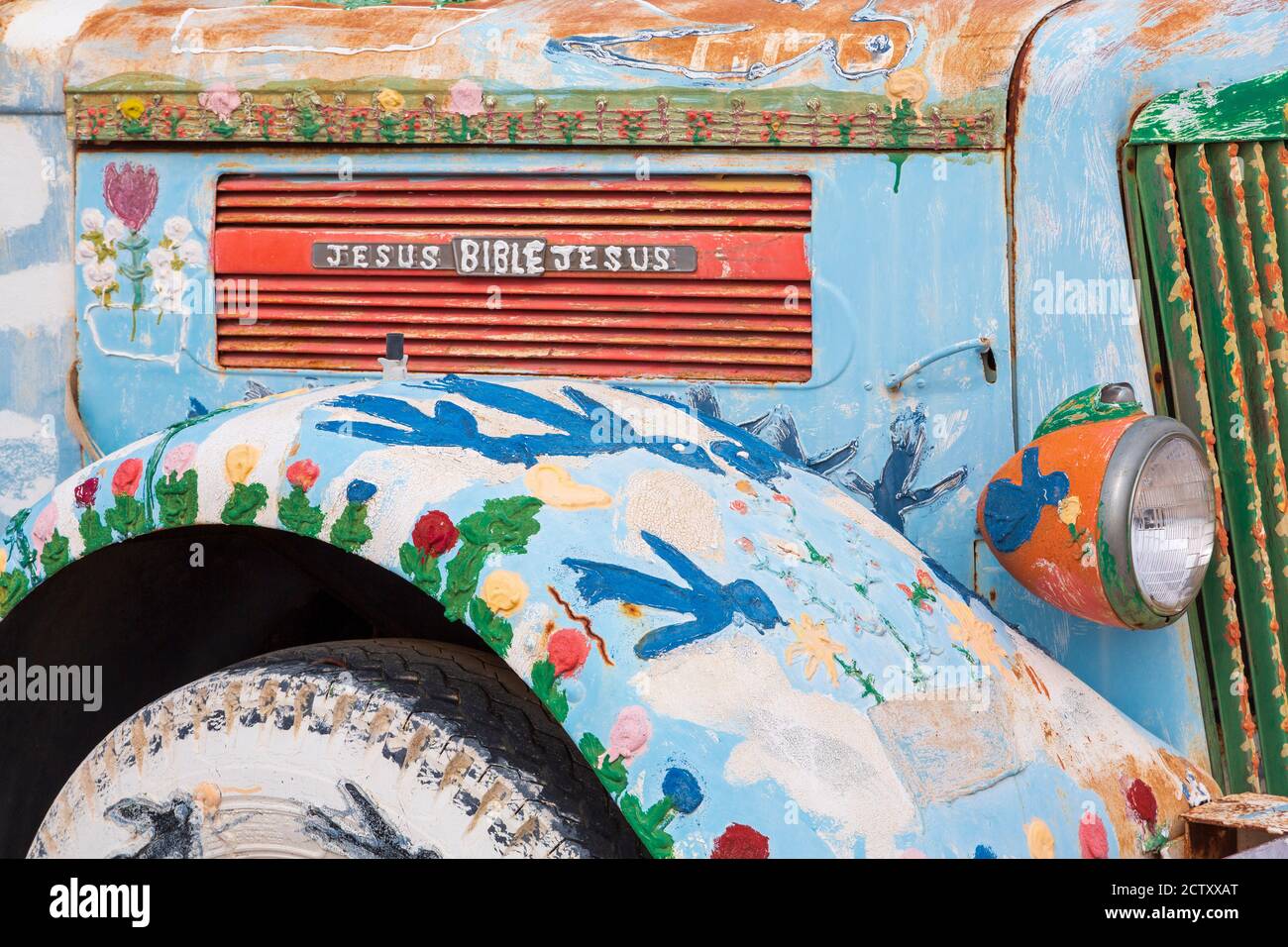 Slab city art truck hi-res stock photography and images - Alamy