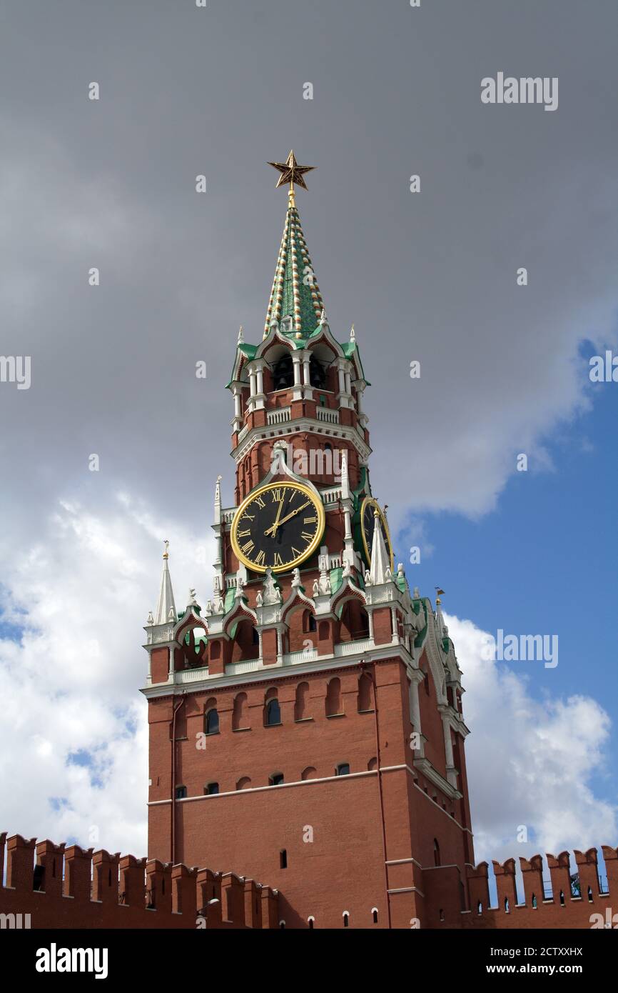 Clocktower spasskaya tower hi-res stock photography and images - Alamy
