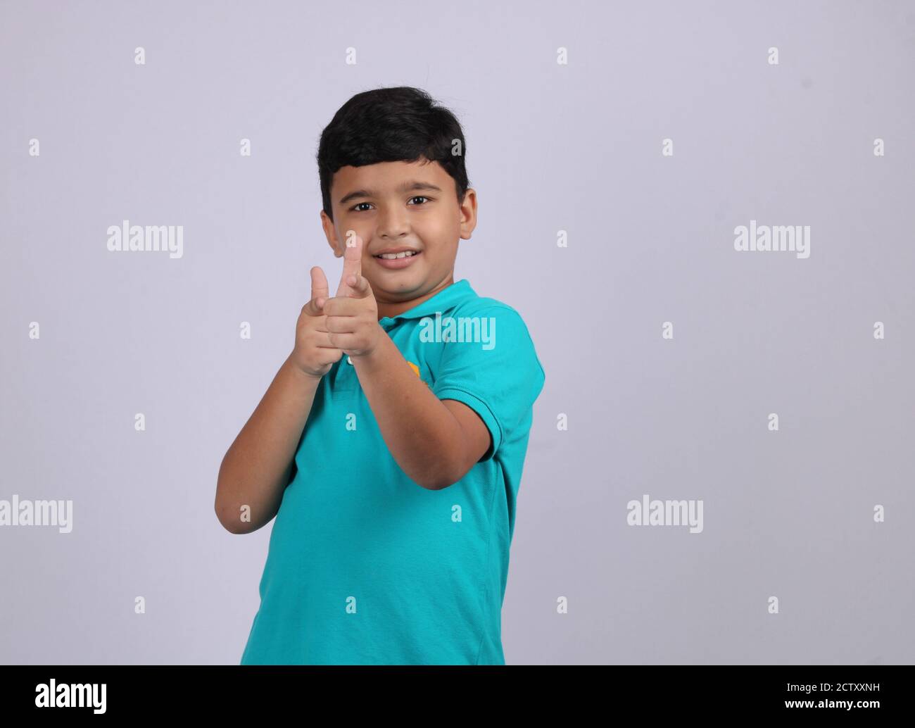 Kids hand pointing hi-res stock photography and images - Alamy