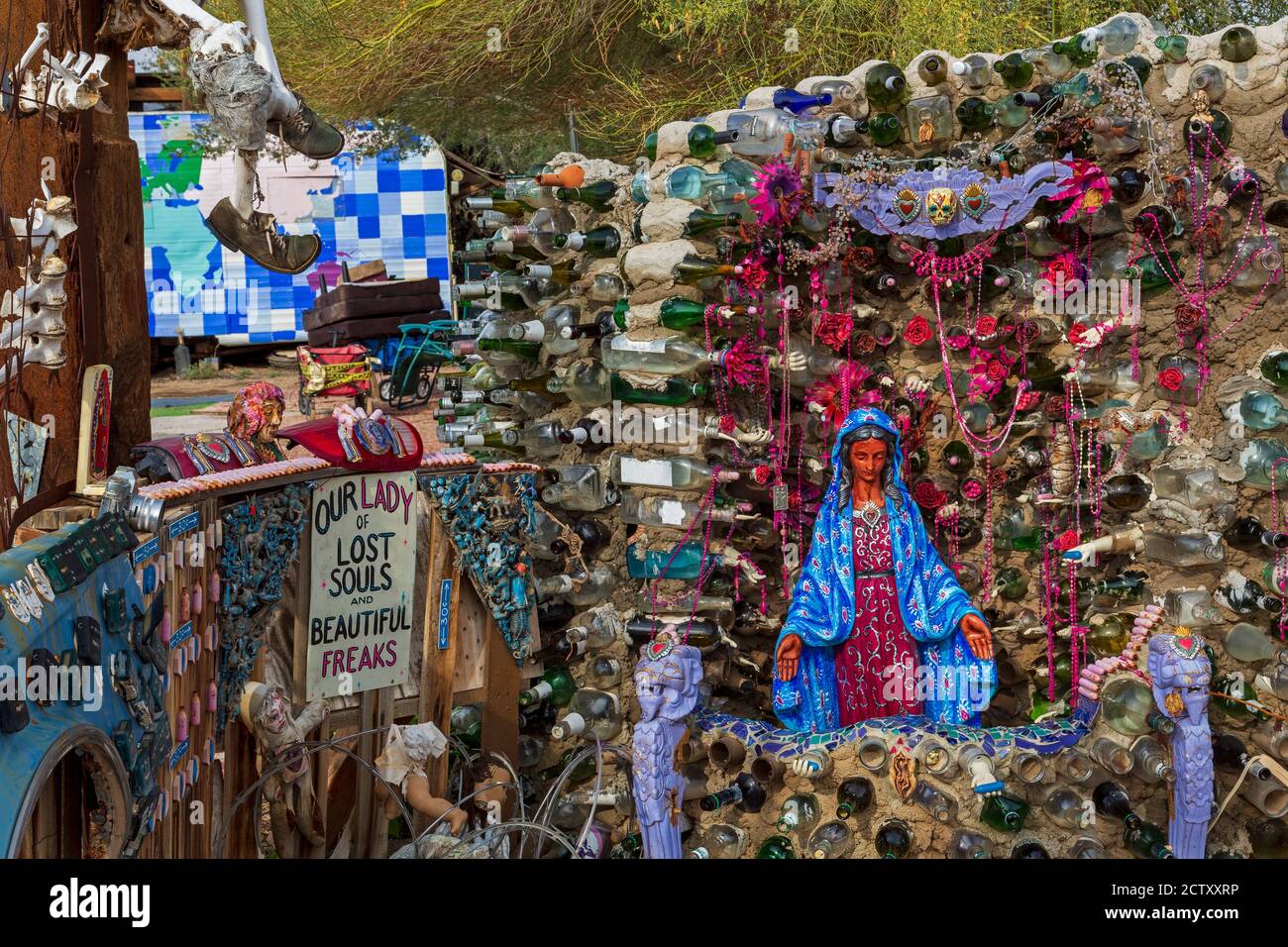 Folk Art in East Jesus, Slab City, California, USA Stock Photo - Alamy