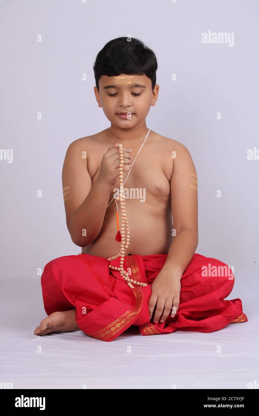 Hindu boy praying hi-res stock photography and images - Alamy