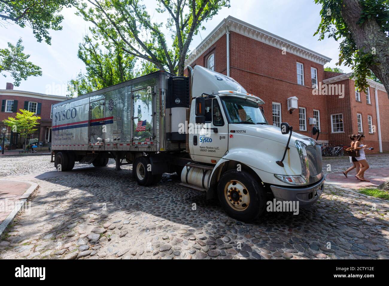 Sysco truck hi-res stock photography and images - Alamy