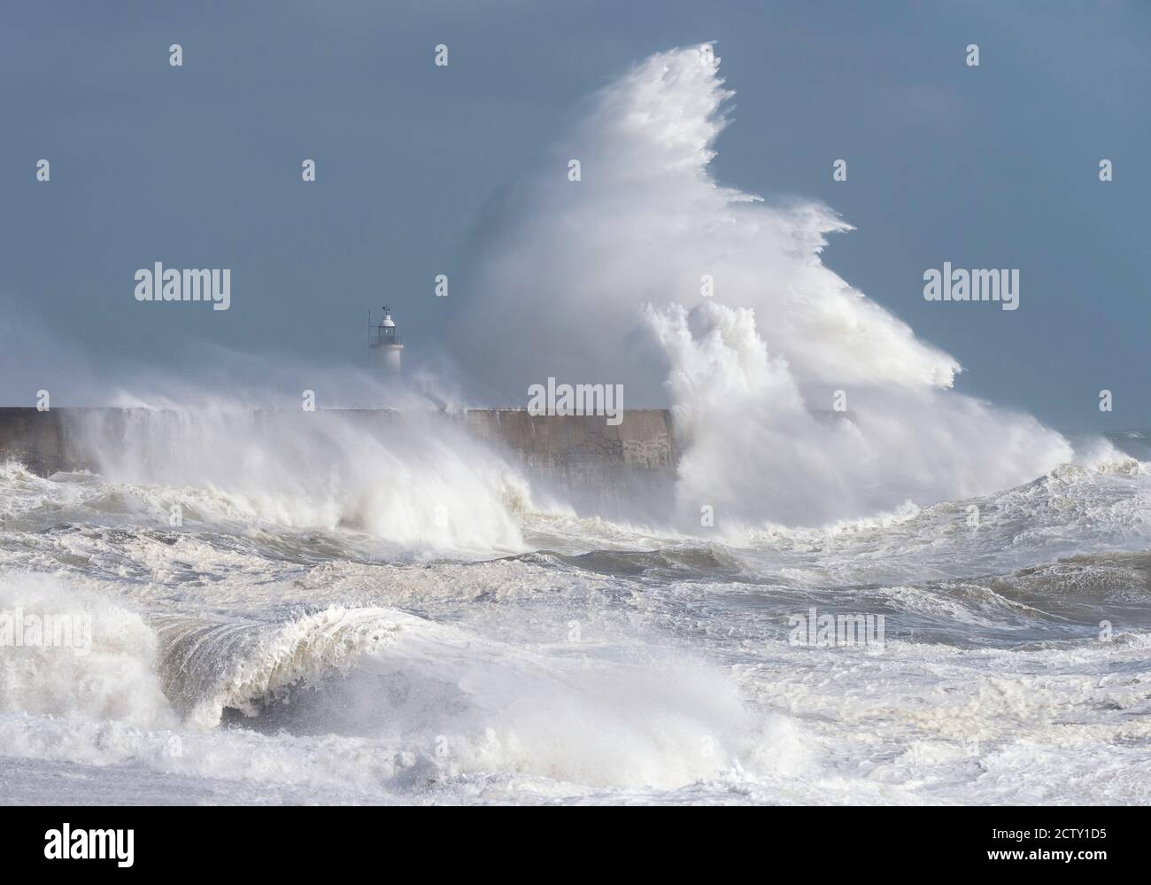 Lighthouse storm waves hi-res stock photography and images - Alamy