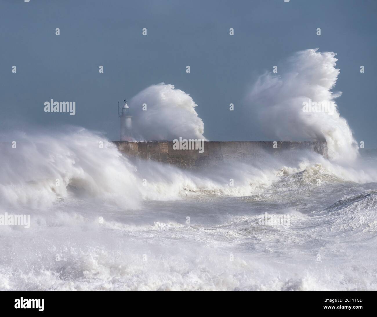 Lighthouse storm waves hi-res stock photography and images - Alamy