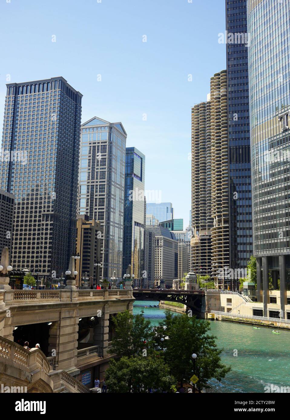 Downtown chicago office towers hi-res stock photography and images - Alamy