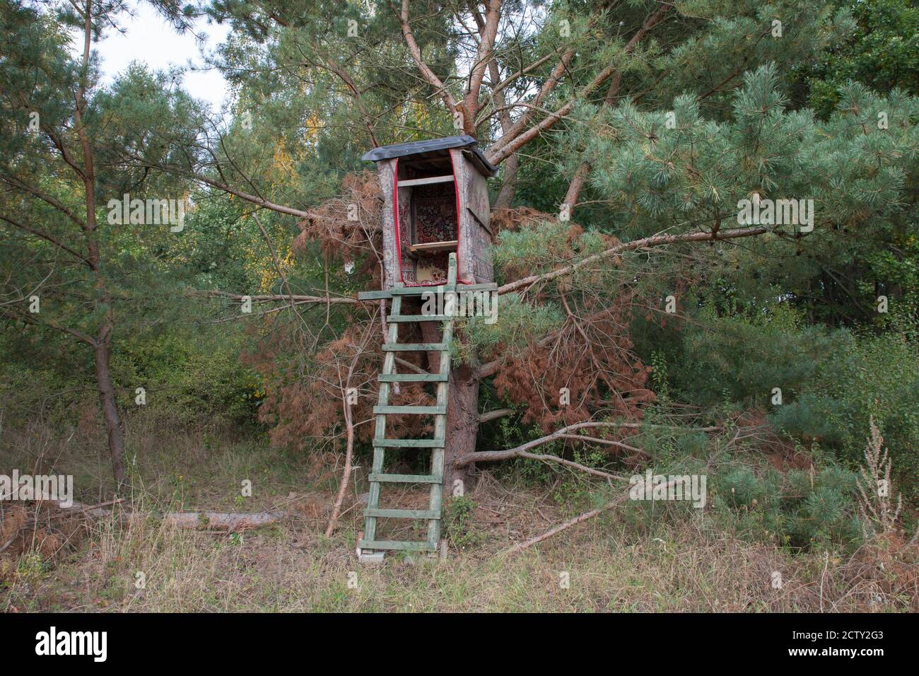Makeshift tower hi-res stock photography and images - Alamy