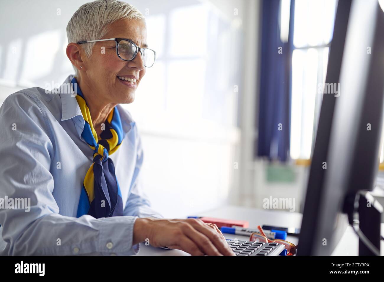 Female professor class hi-res stock photography and images - Alamy