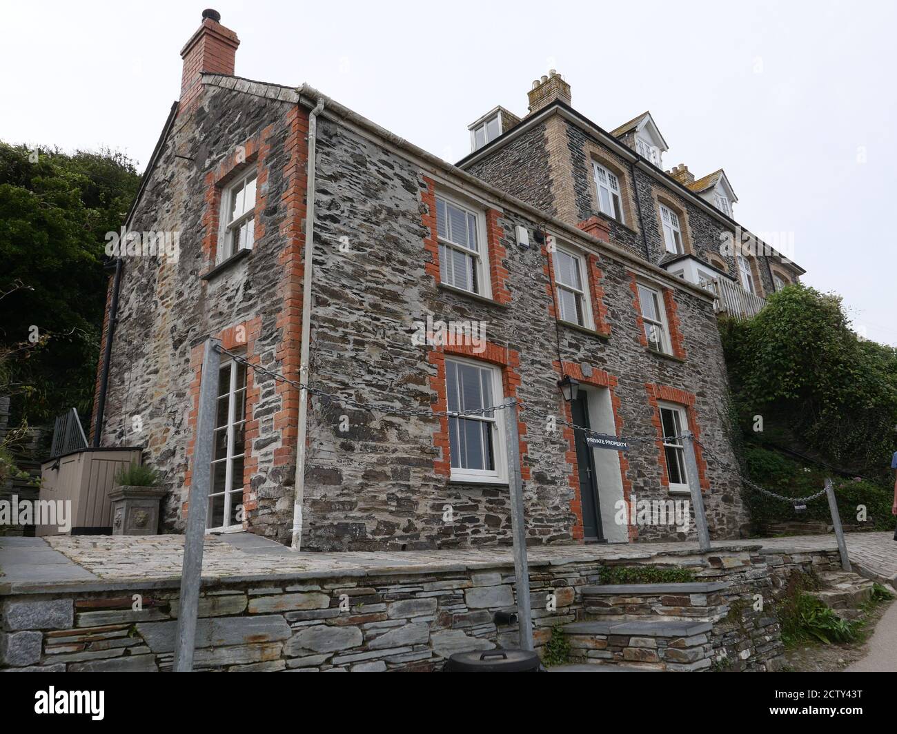 PORT ISAAC, CORNWALL FERN COTTAGE A picturesque detached stone cottage ...
